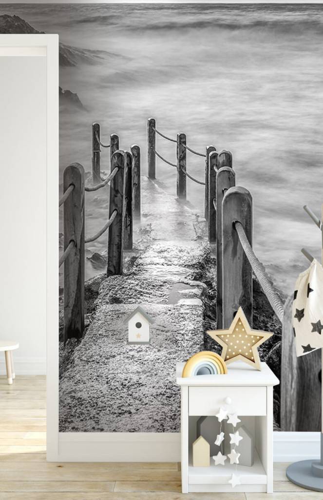 Behang met een houten brug naar mist - Fotobehang