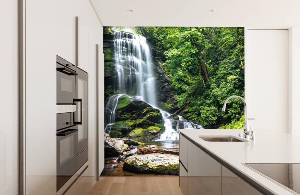 Behang met een jungle waterval - Fotobehang