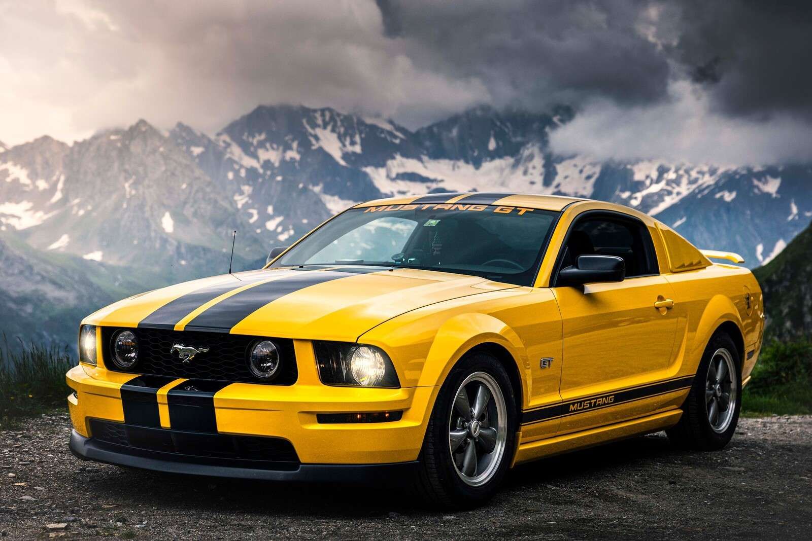 Mustang Paard Logo Geel